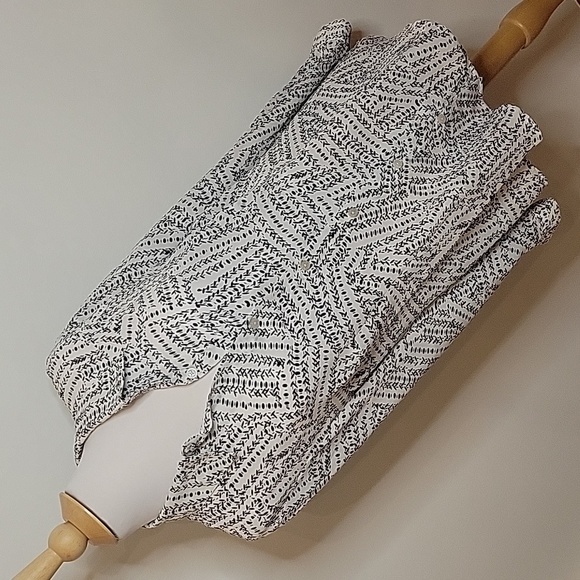 CAbi | Tops | Cabi White Black Printed Split Back Long Sleeve Button ...
